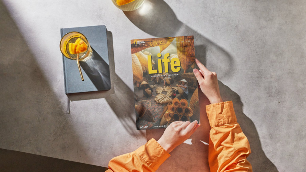 Review sách LIFE A2-B1, Student's Book (2nd Edition)