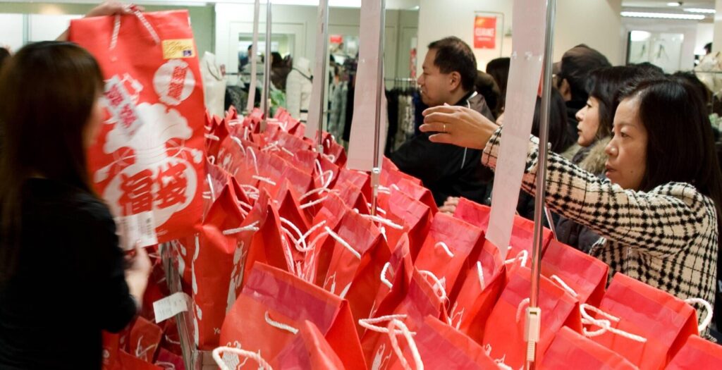 Túi mù là gì? Trào lưu xé túi mù gây sốt trên TikTok