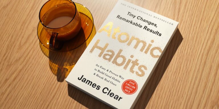 Review sách Atomic Habits: Thay đổi tí hon hiệu quả bất ngờ