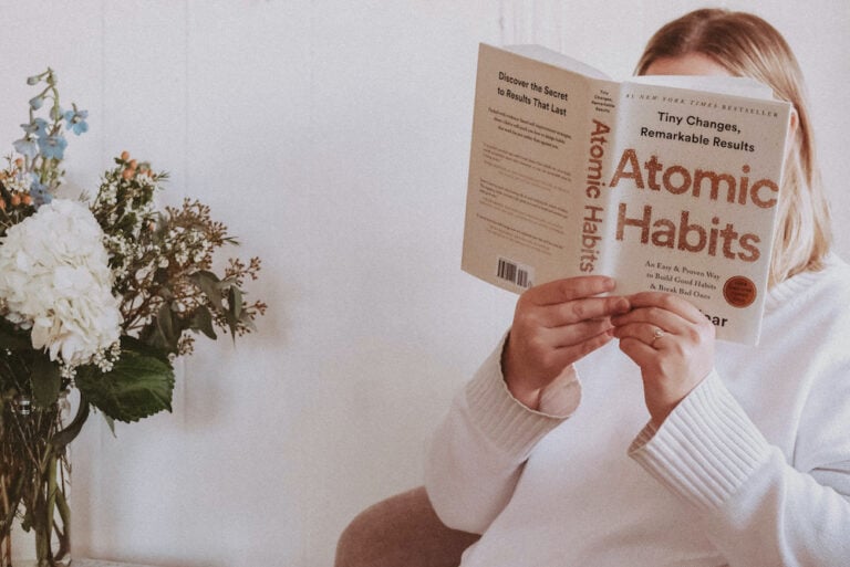 Review sách Atomic Habits: Thay đổi tí hon hiệu quả bất ngờ