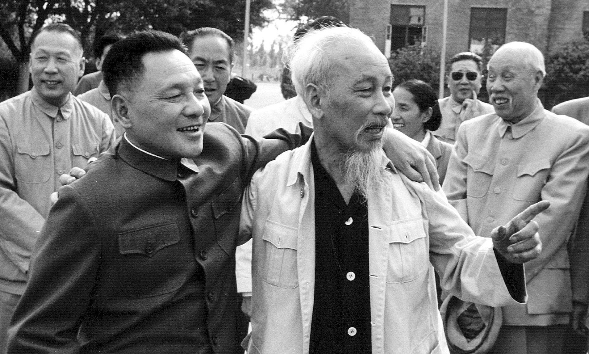 35 mẩu chuyện ngắn cảm động về Bác Hồ
