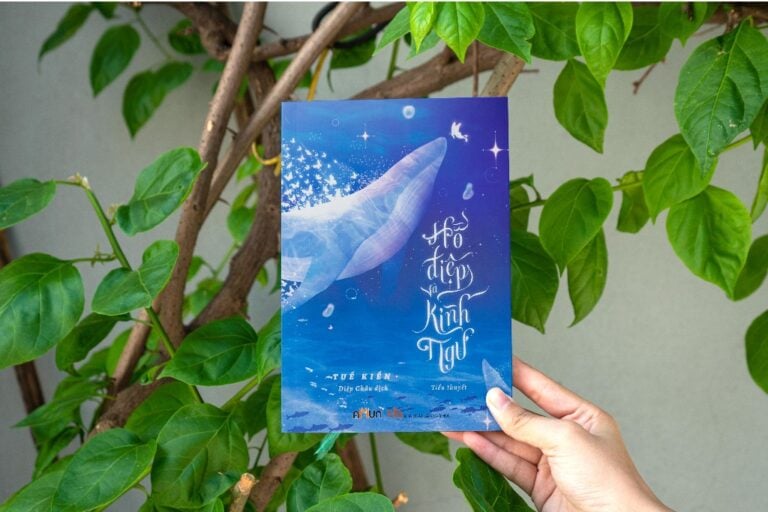 Review sách Hồ Điệp Và Kình Ngư: Tình yêu còn dang dở